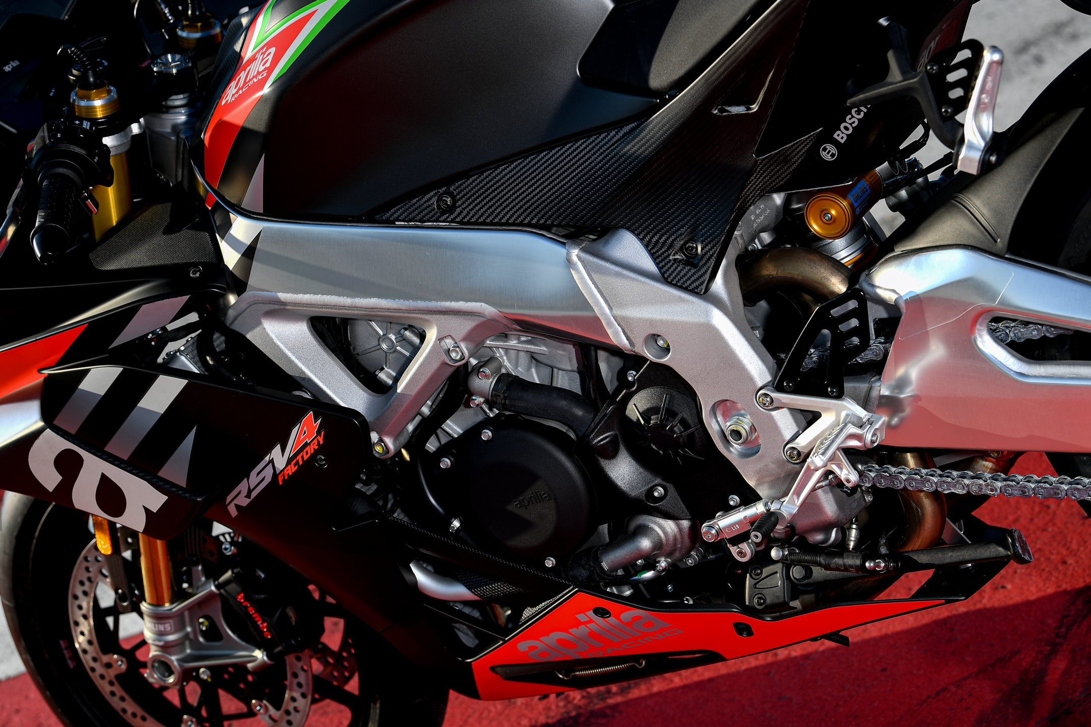 2020 Aprilia Tuono V4 1100 Factory and RSV4 1100 Factory with semi ...