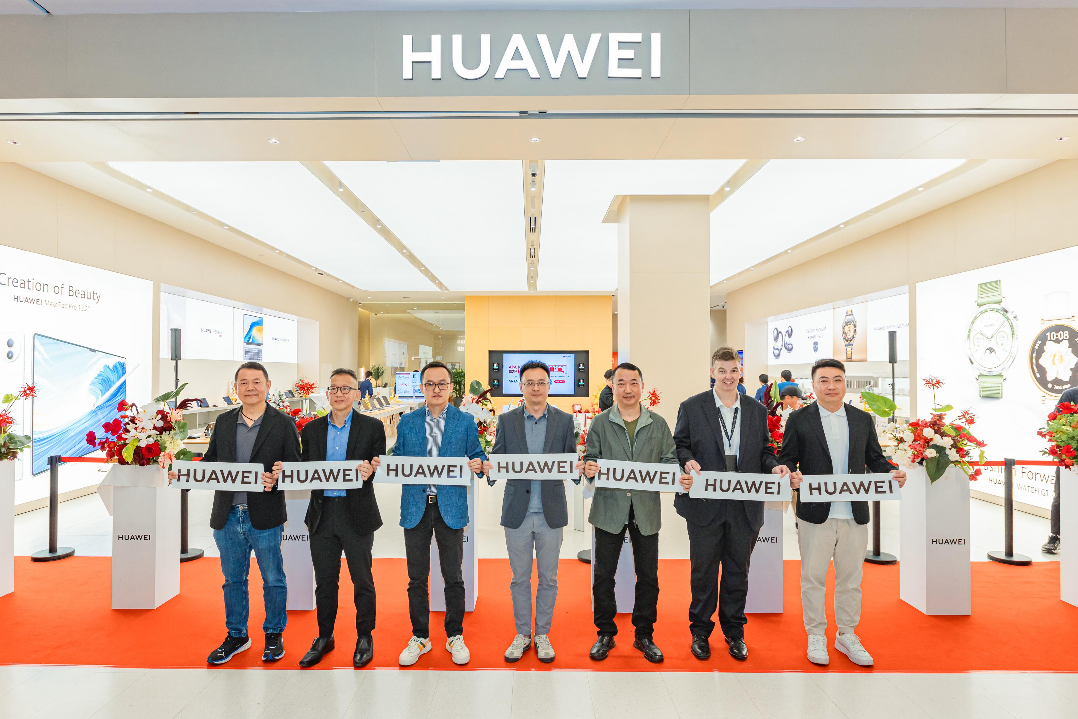 HUAWEI's latest flagship store officially open its doors at The ...
